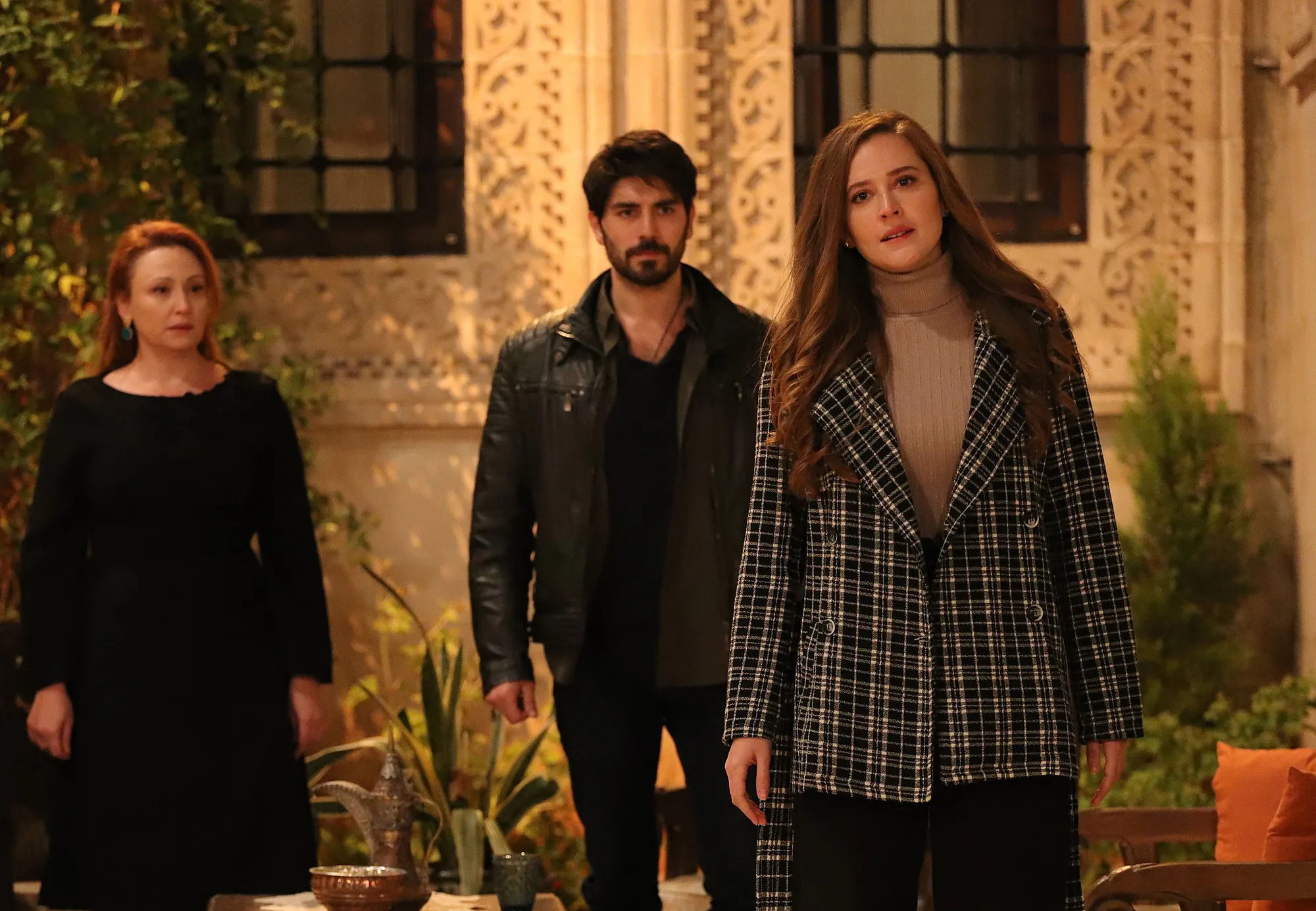 Hercai’de Azize Aslanbey artık daha tehlikeli! Miran sevdiklerini Aslan ...