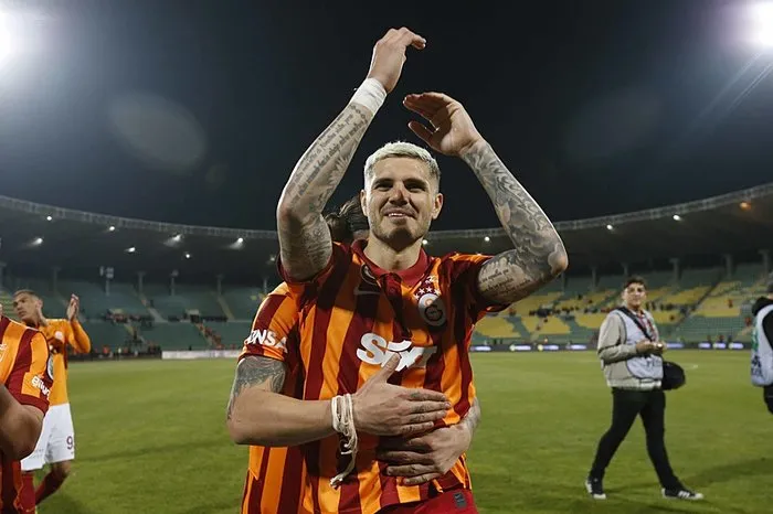 Türk futbolunda kara gece! Galatasaray-Fenerbahçe Süper Kupa maçına ... Türk futbolunda kara gece! Galatasaray-Fenerbahçe Süper Kupa maçına ...