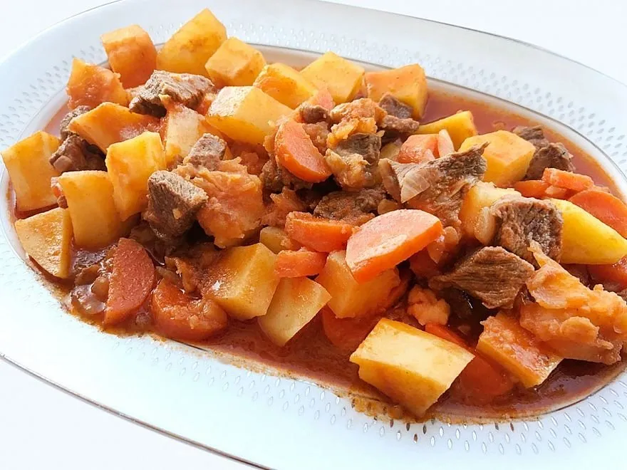 Tas kebabı nasıl yapılır? Kolay yapılan tas kebabı tarifi Tas kebabı nasıl yapılır? Kolay yapılan tas kebabı tarifi