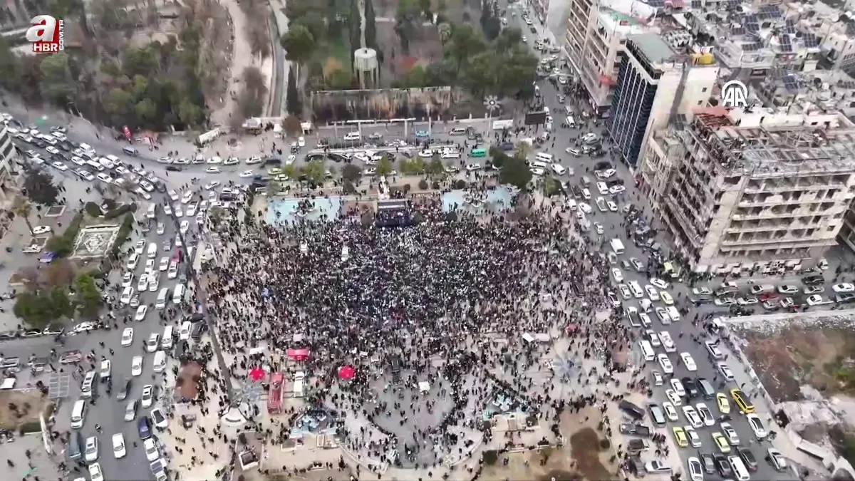 Halep’te binlerce kişi Syria Relief’in düzenlediği konsere katıldı