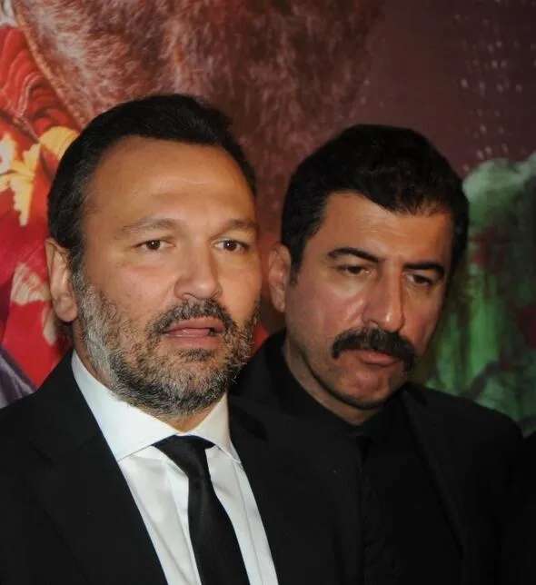 Ali Sunal yeni filminin galasında gözyaşlarını tutamadı