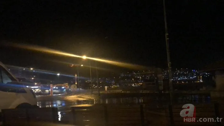 SON DAKİKA | Bursa Gemlik’te tsunamiyi andıran görüntüler! Araçlar ve ... SON DAKİKA | Bursa Gemlik’te tsunamiyi andıran görüntüler! Araçlar ve ...