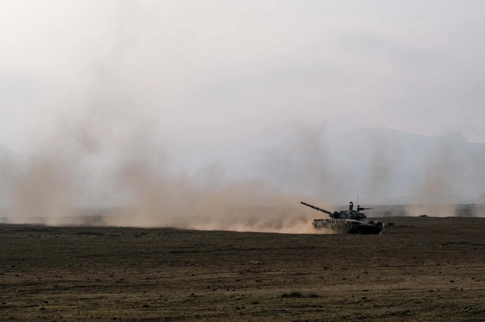 Azerbaycan ordusu tanklarıyla zafere yürüyor! İlk kez görüntülendi