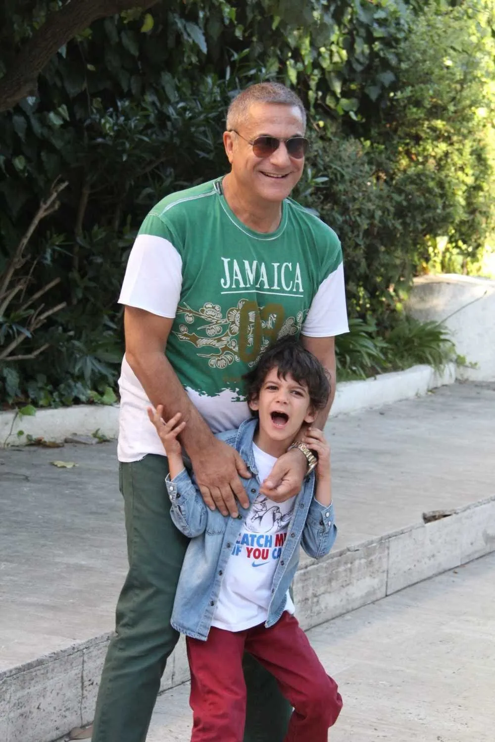 Mehmet Ali Erbil’in oğlu Ali Sadi mankenlere taş çıkarıyor! Eski eşiyle ...