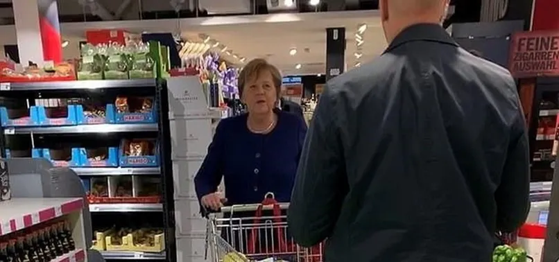 Angela Merkel market alışverişi yaparken görüntülendi