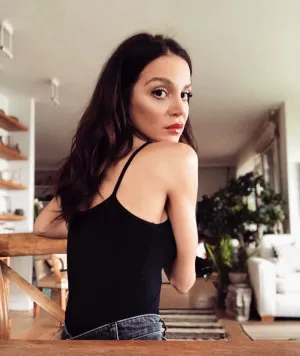 Cemre Kemer’den takipçisine ayar!