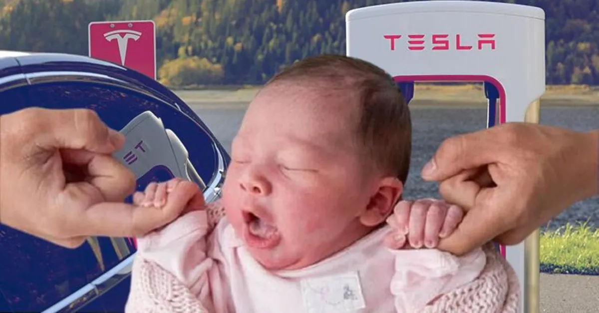 Araba oto pilottayken dünyaya geldi! Tesla bebek tarihe geçti