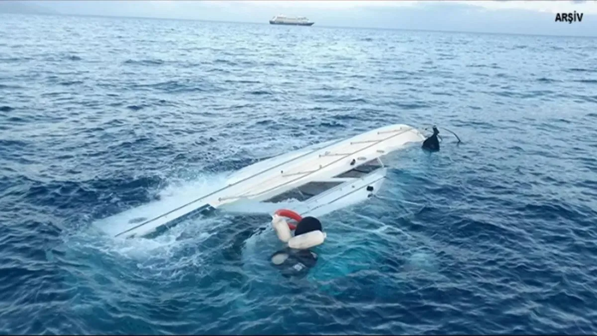 İtalya’da tekne faciası! 7 kişi kayıp