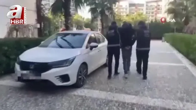 İnterpol tarafından kırmızı bültenle aranan zanlı İzmir’de yakalandı İnterpol tarafından kırmızı bültenle aranan zanlı İzmir’de yakalandı