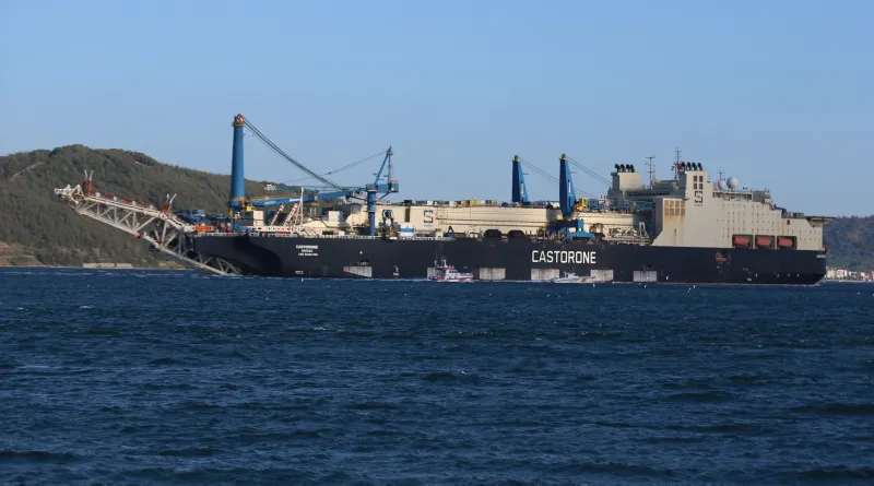 Doğalgaz borularını derin denize indirecek ’Castorone’ Çanakkale Boğazı ...