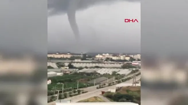 Antalya’da hortum paniği! O anlar kamerada - AHaber Video İzle